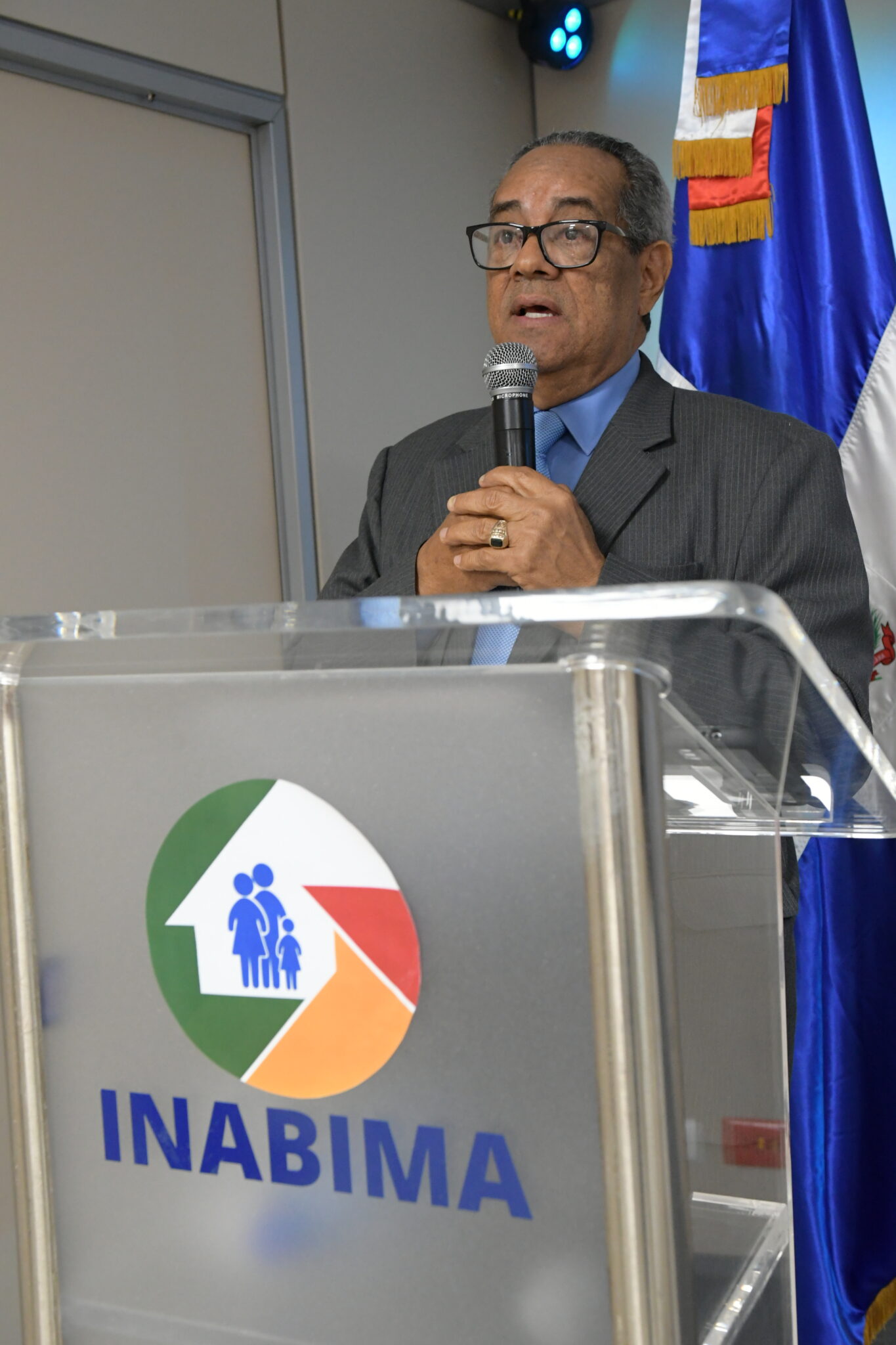 Director de INABIMA firma Carta Compromiso; destaca rol de la transparencia